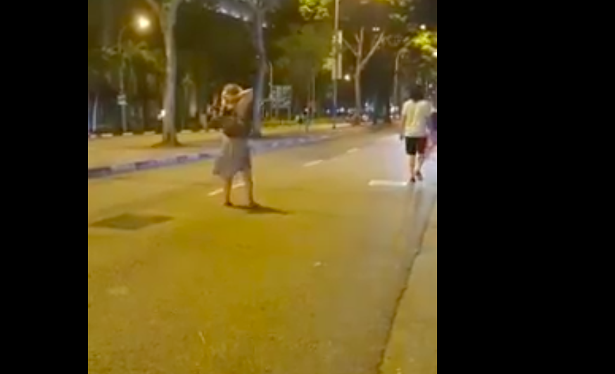 Lady walks drunkenly in middle of S'pore road, starts sleeping on top ...