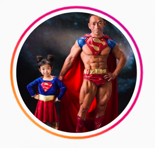 Japanese muscleman's fierce, manly poses with 2 pet birds & adorable ...