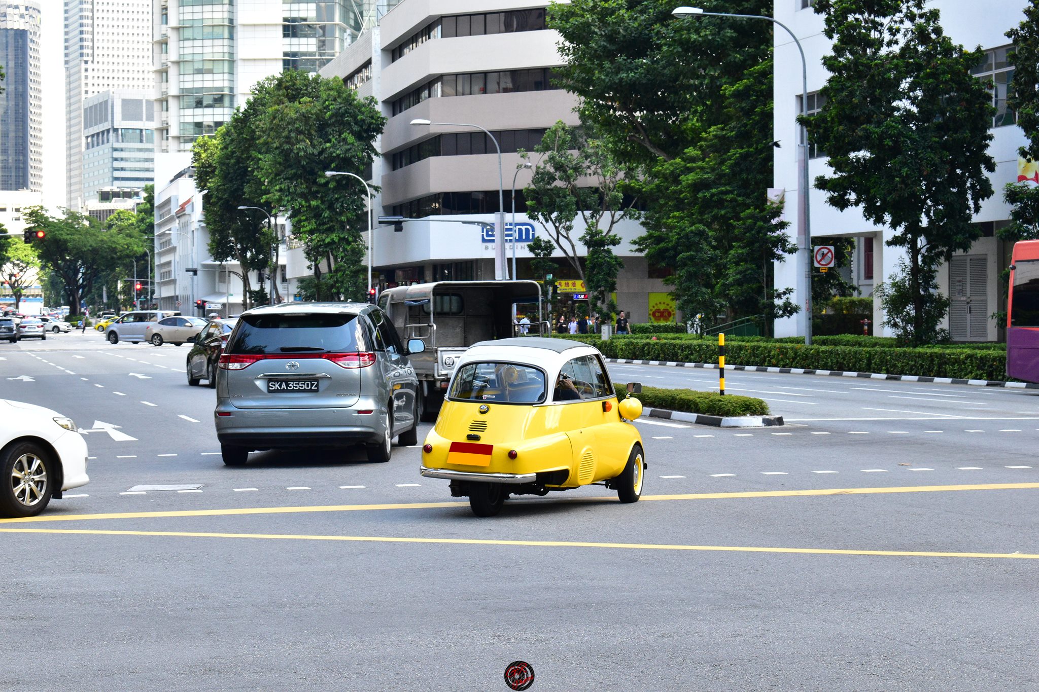 3-wheel 1963 BMW vintage car is the cutest thing you'll see on S'pore ...