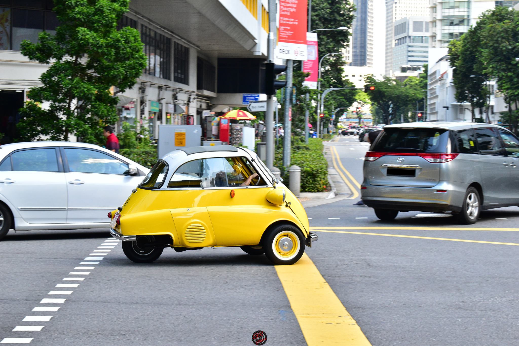 3-wheel 1963 BMW vintage car is the cutest thing you'll see on S'pore ...