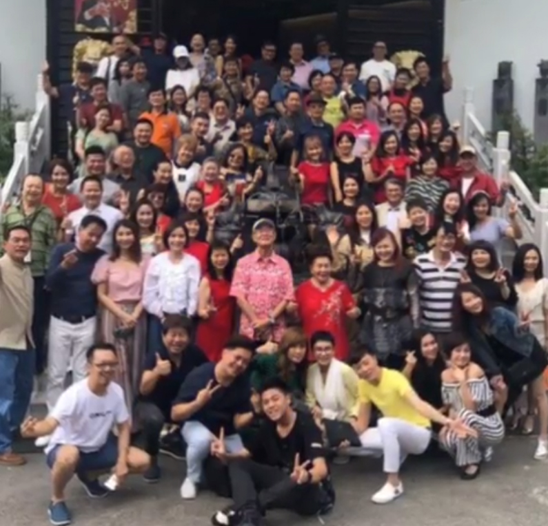 Retired actor Bai Yan's 100th birthday party attended by more than 100 ...