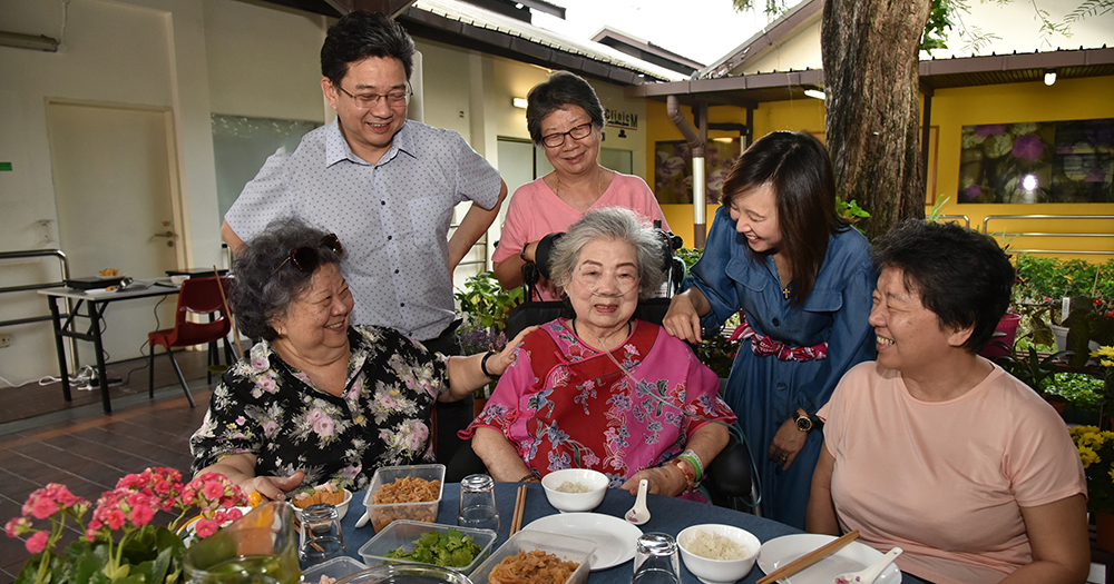 S'pore family brings CNY reunion dinner to 90-year-old matriarch in hospital palliative care ...