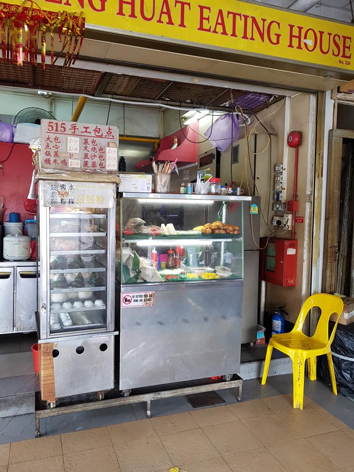 Kind samaritan urges S'poreans to patronise kueh & snacks stall run by ...