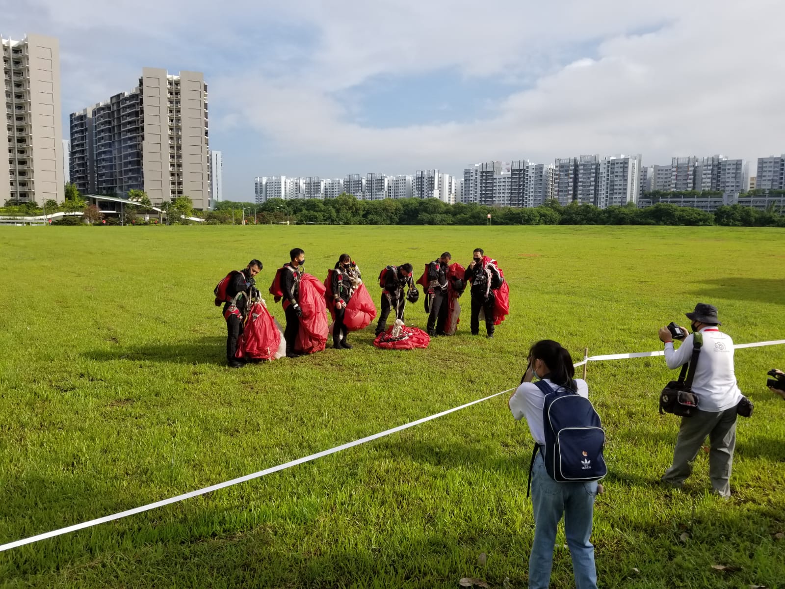Red Lion parachutists spotted having NDP rehearsal in Sengkang ...