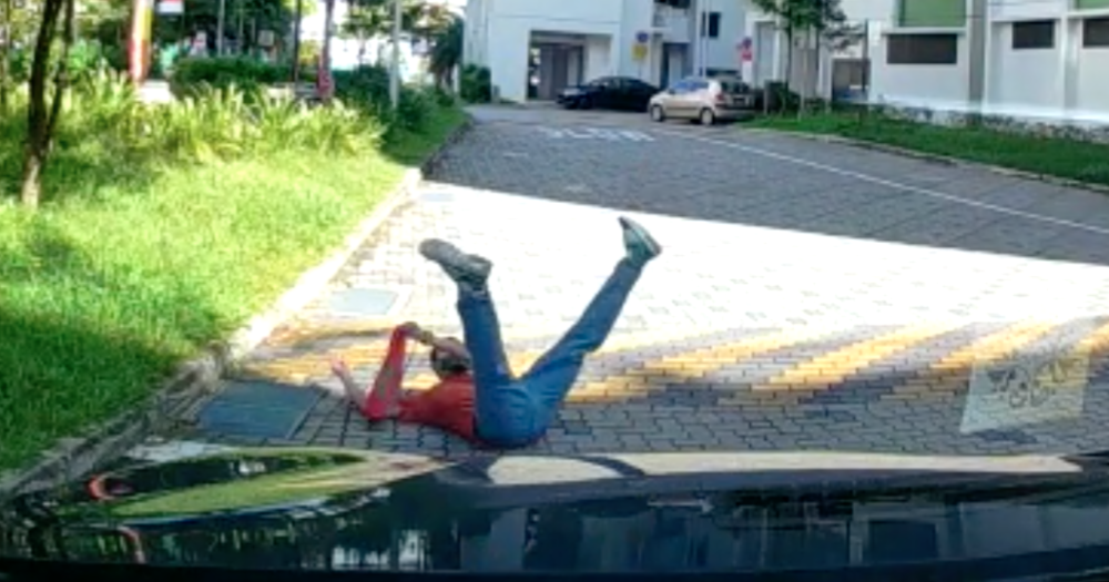 Man in Yishun falls over twice in front of car & rolls on ground ...