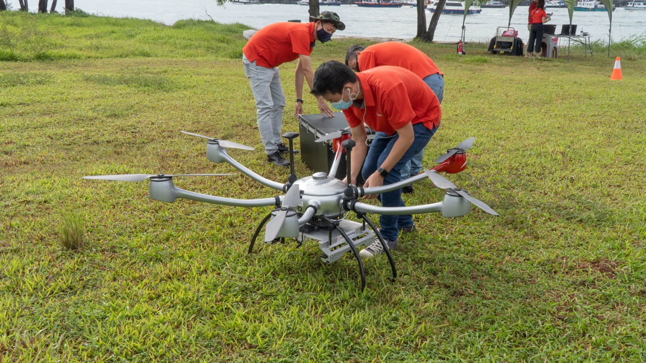 Foodpanda drone delivers 5 boxes of ayam penyet to offshore vessel in ...