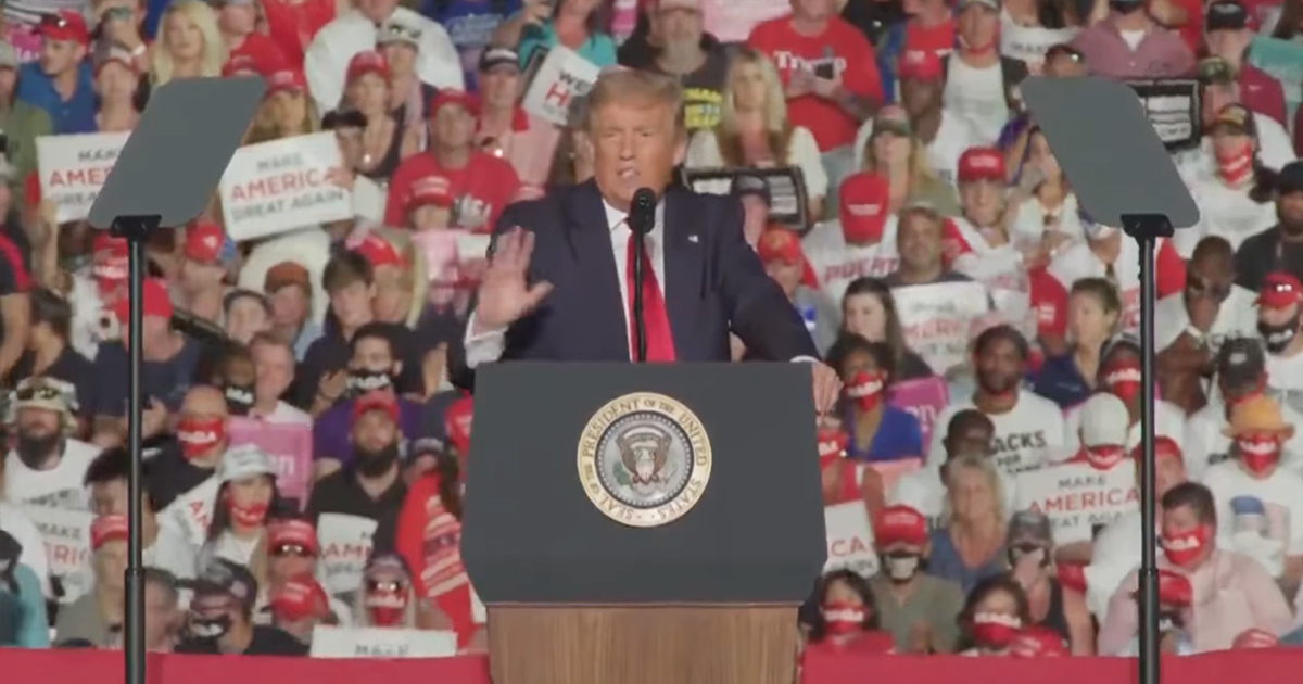 Trump tells 7,000-strong Florida rally he wants to 'kiss' everyone ...