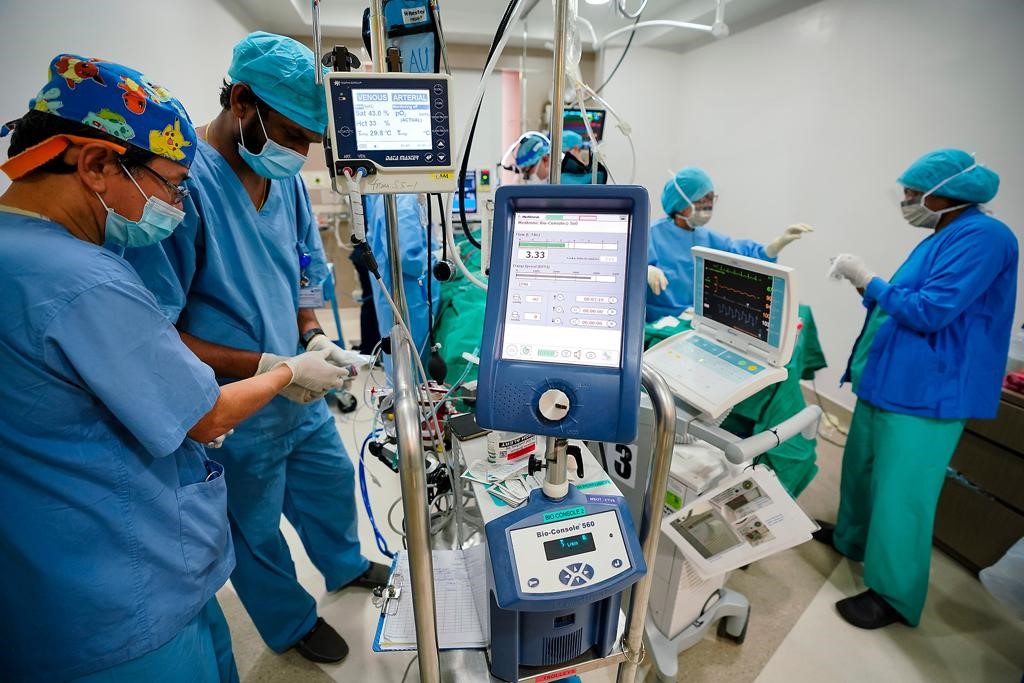 Unvaxxed S'porean woman, 43, narrowly survives Covid-19-induced heart ...