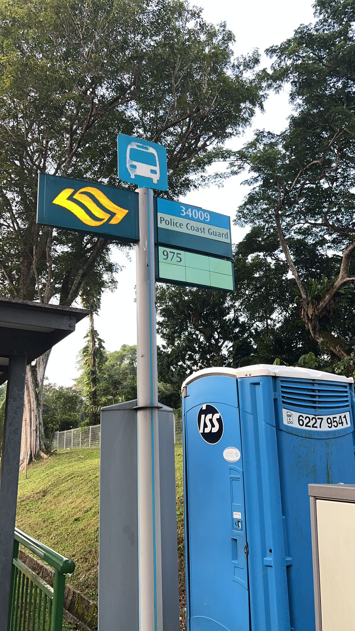 SMRT Bus Runs Over Dog In Lim Chu Kang Driver Dumps Carcass At Side Of SMRT Bus Runs Over Dog In Lim Chu Kang Driver Dumps Carcass At Side Of