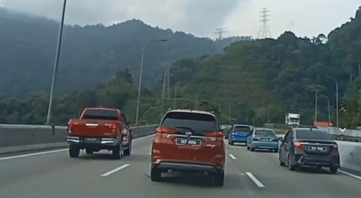 Long-ass snake hitches ride on M'sian car, gets run over, advances ...
