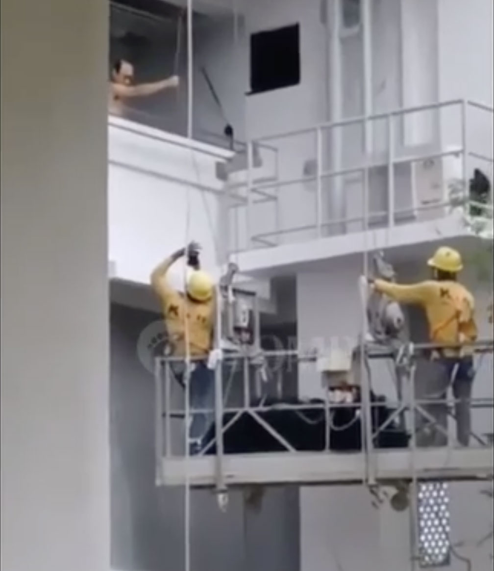 Sengkang man pokes gondola rope with pole to stop workers installing ...