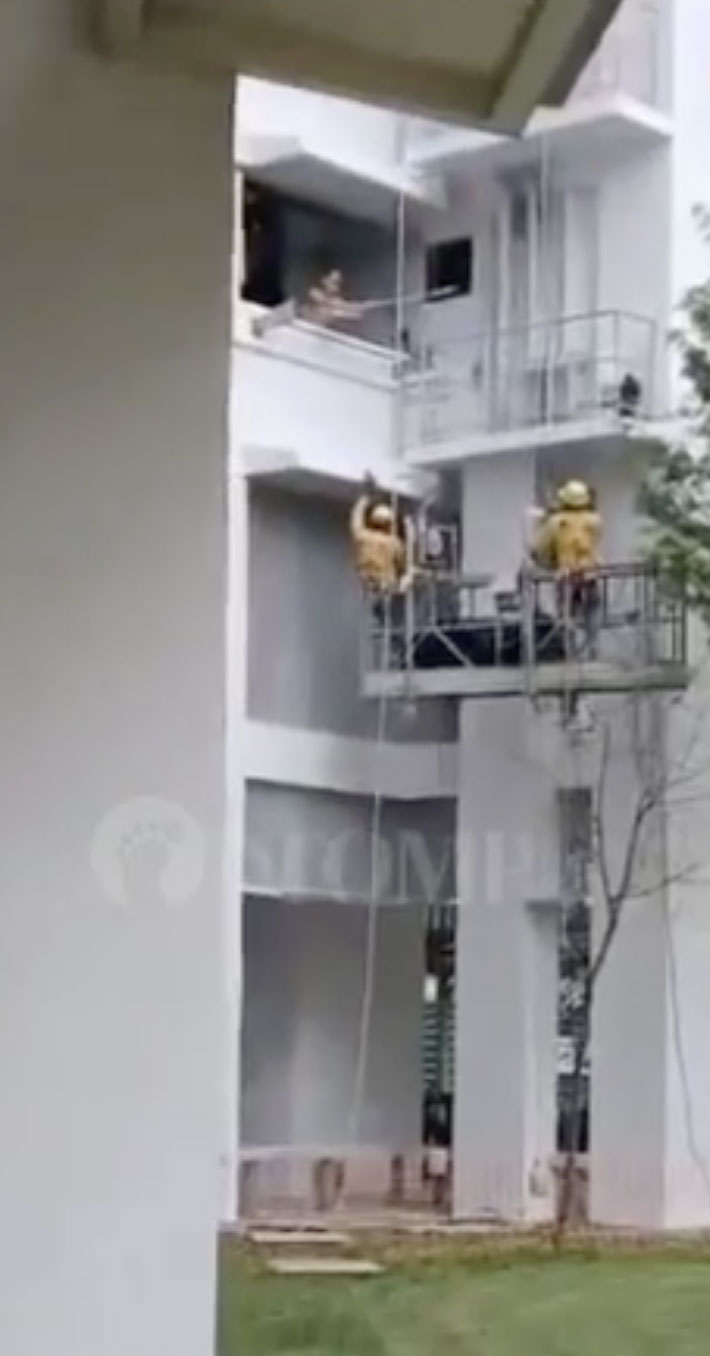 Sengkang man pokes gondola rope with pole to stop workers installing ...