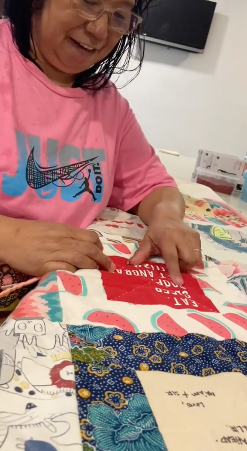 S'pore woman gifts memory quilt to helper who has been taking care of ...