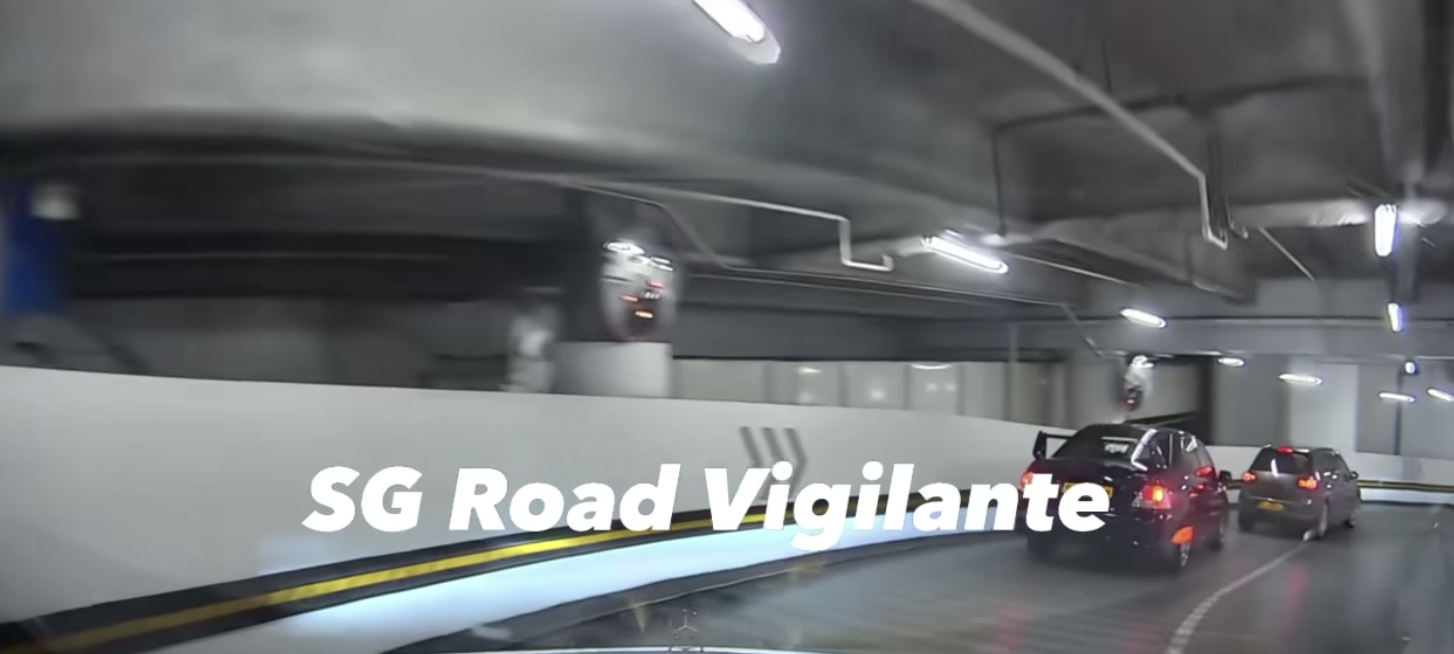 Merc driver ignores car signalling to switch lane at Singpost carpark ...