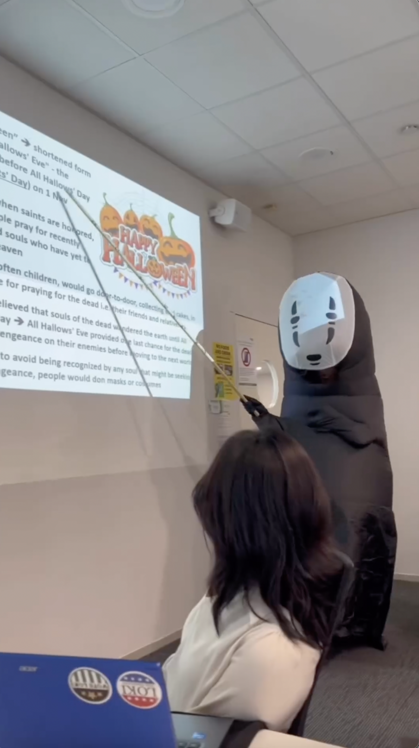 Republic Poly lecturer dresses up as No-Face for Halloween, lectures in ...