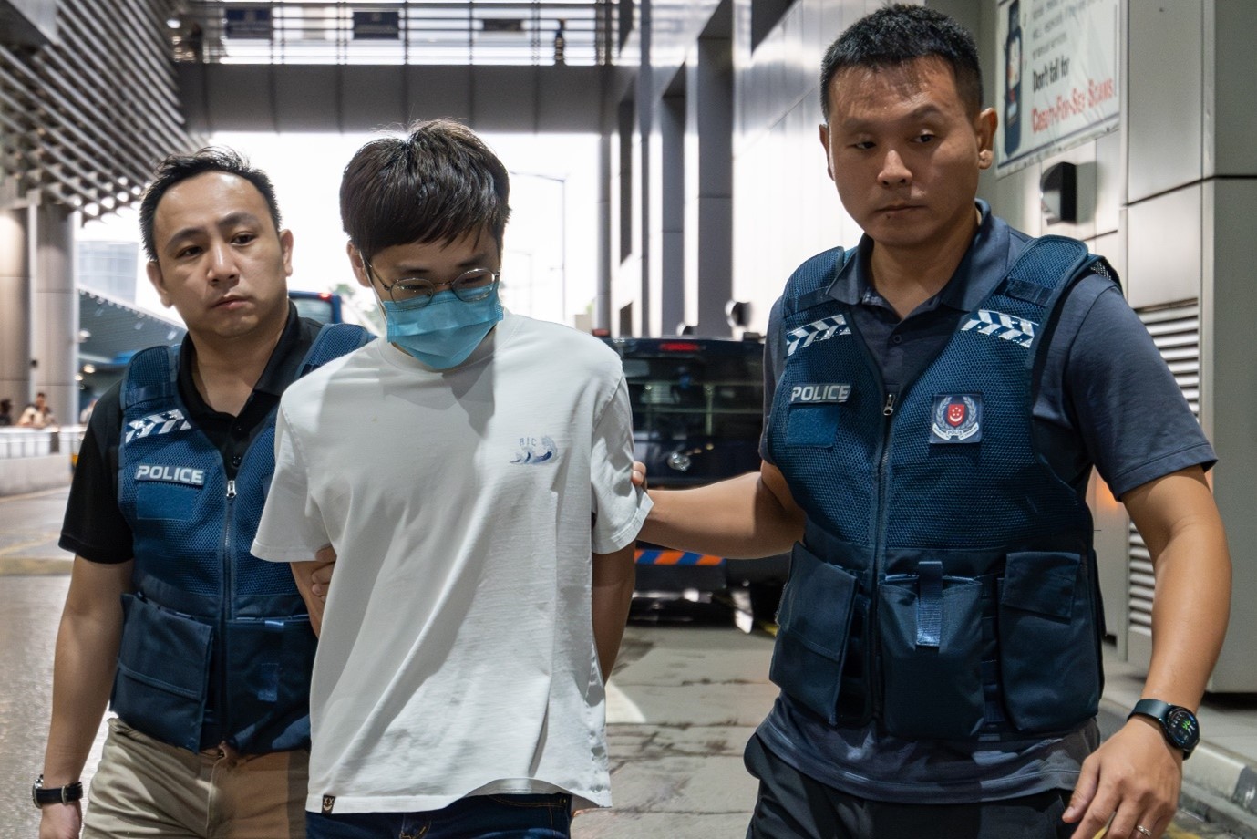 5 M'sians extradited to S'pore from Johor for 'fake friend' scam, allegedly cheated more than S ...