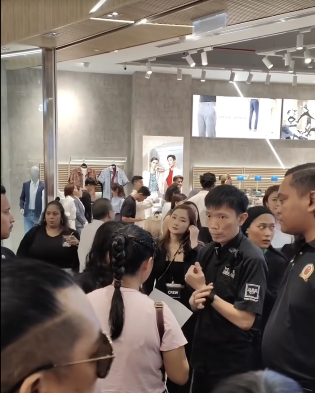 Woman in KL tussles with security while trying to get photo with HK ...