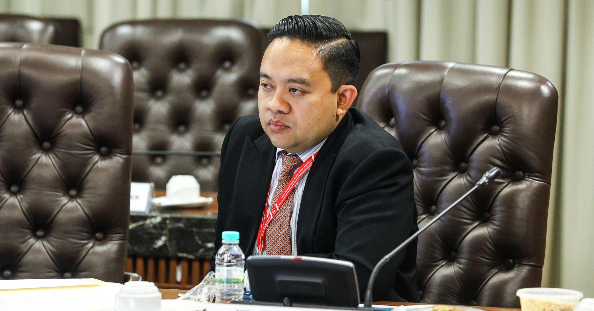 M'sian govt may suspend opposition MP for 6 months over Anwar ...