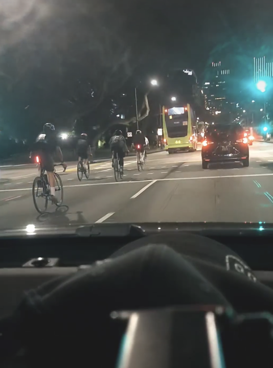 'Reckless' cyclist swerves across 3 lanes along busy road in Orchard ...