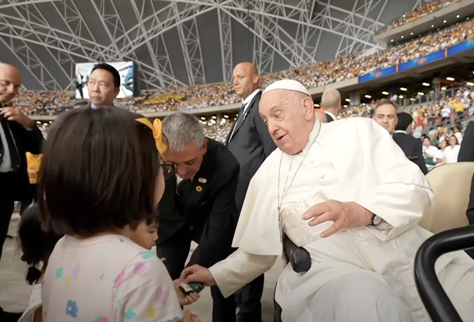 Pope Francis welcomed at National Stadium with 'Kallang Wave', tours ...