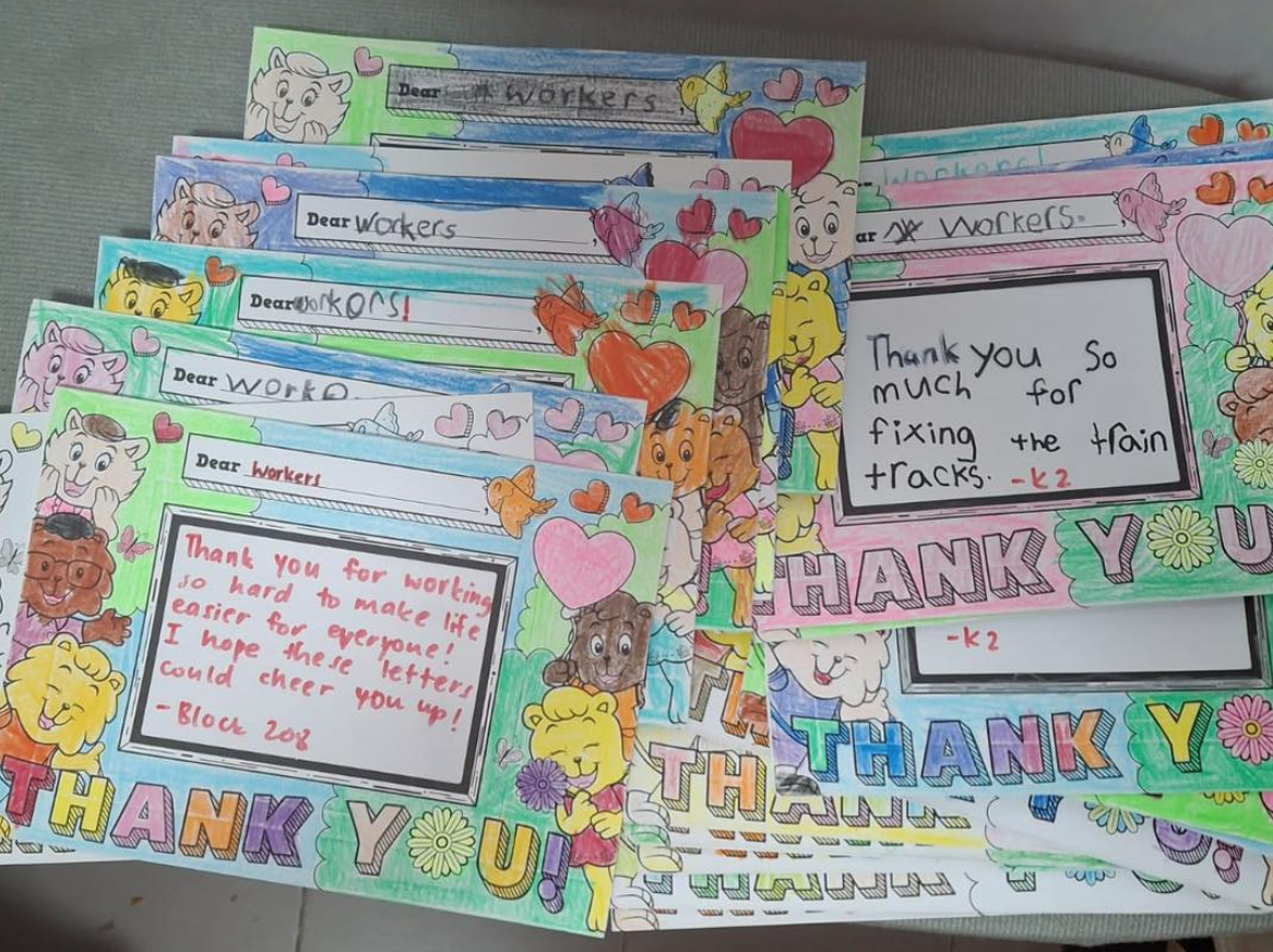 SMRT staff at EWL stations get 'thank you' & 'cheer up' cards from ...