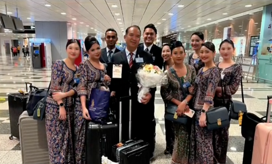 SIA flight attendant of 34 years, retires at 57, says he loves flying ...