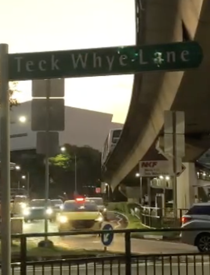 Train fault leaves Bukit Panjang LRT train stuck on track near Teck ...