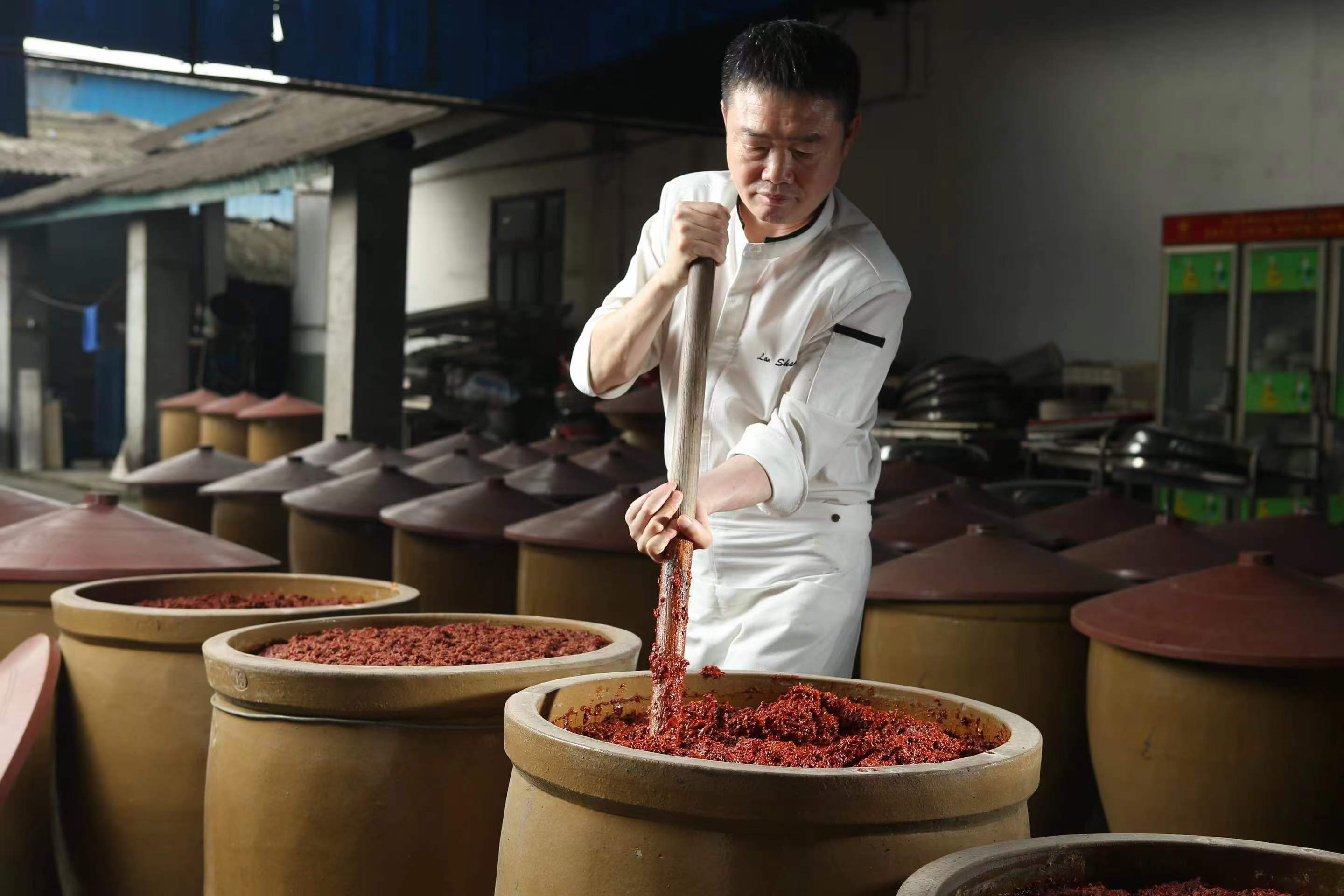 Sichuan restaurant with long queues in China opens 1st overseas outlet ...