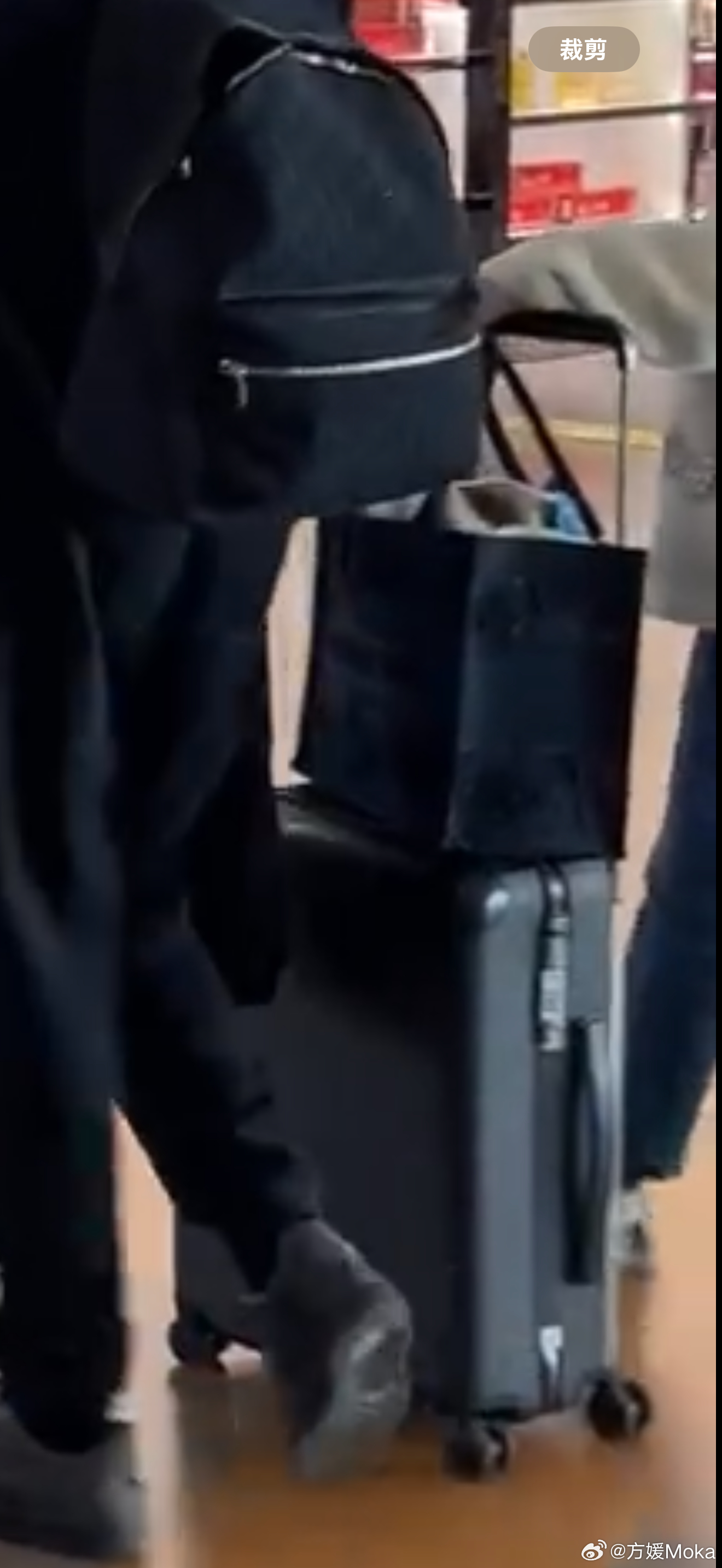 Aaron Kwok's wife Moka Fang's Dior bag stolen at Milan airport ...