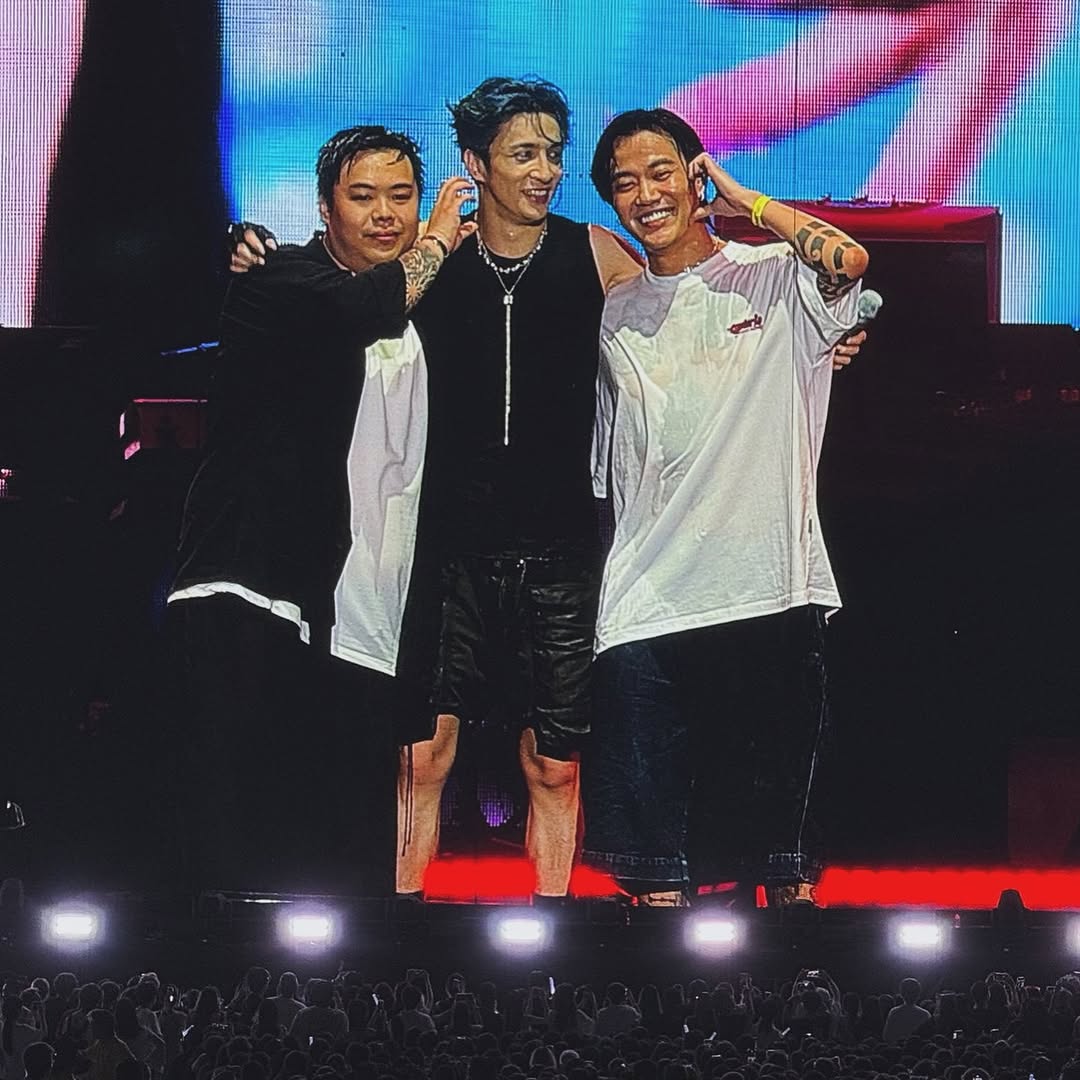 S'pore influencers Mayiduo & Tommy Wong get surprise invite on stage at Joker Xue's concert on ...