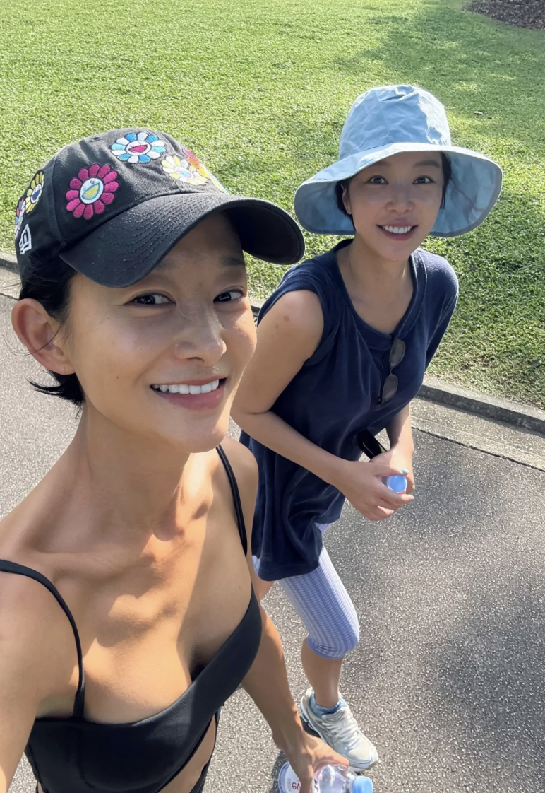 South Korean actress Hwang Jung Eum in S'pore, visits Botanic Gardens ...