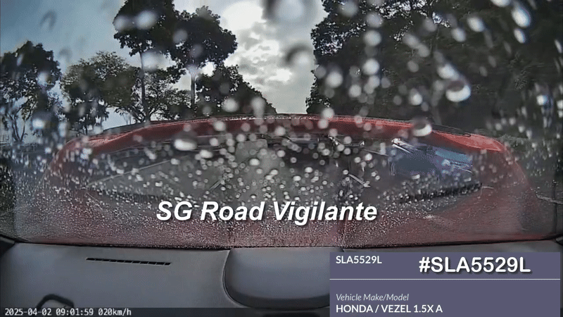 Private-hire vehicle attempts to lane split between 2 cars on SLE, ends ...