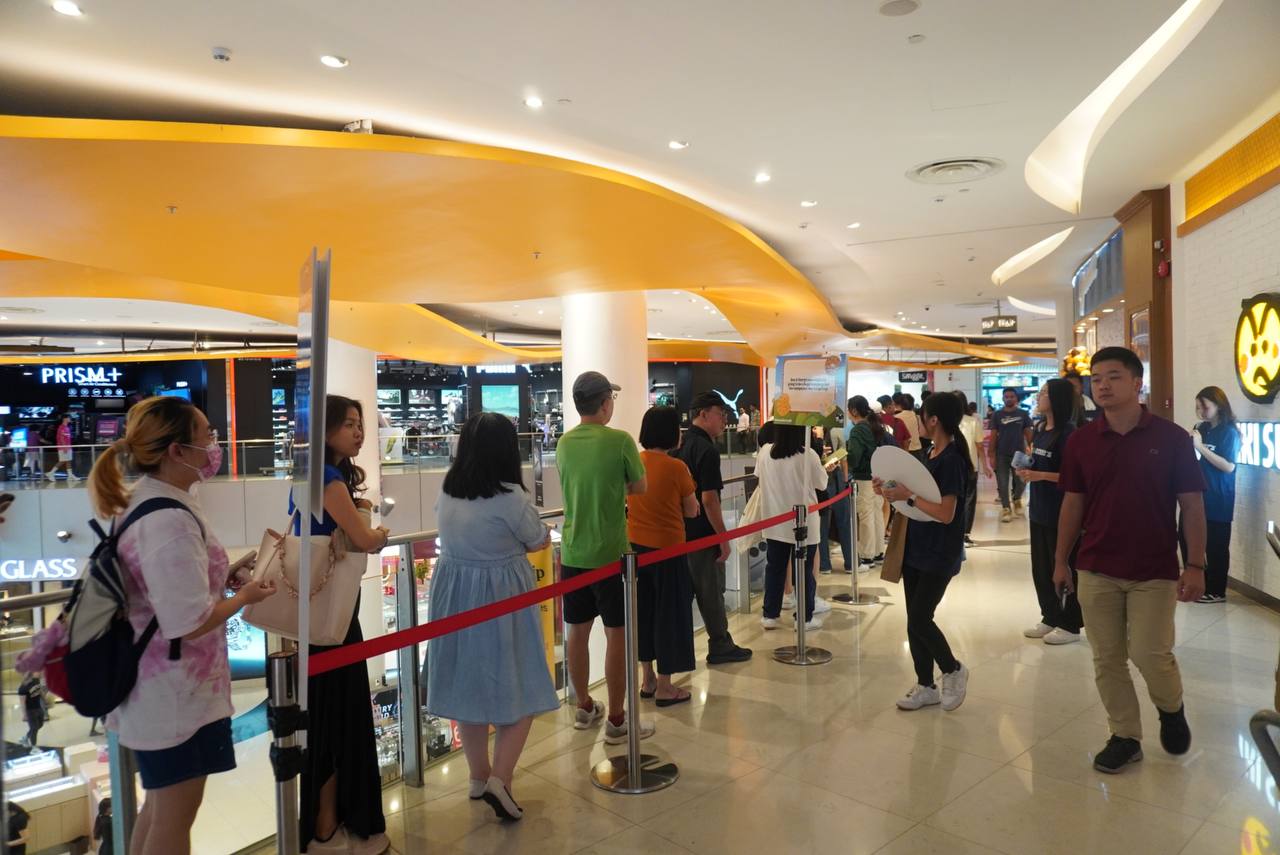 Long queue in VivoCity for Ben & Jerry’s Free Cone Day on Apr. 8 - Mothership.SG - News from ...