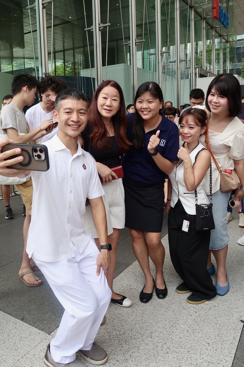 Office workers, as well as GE2025 opposition candidate, attend PAP ...