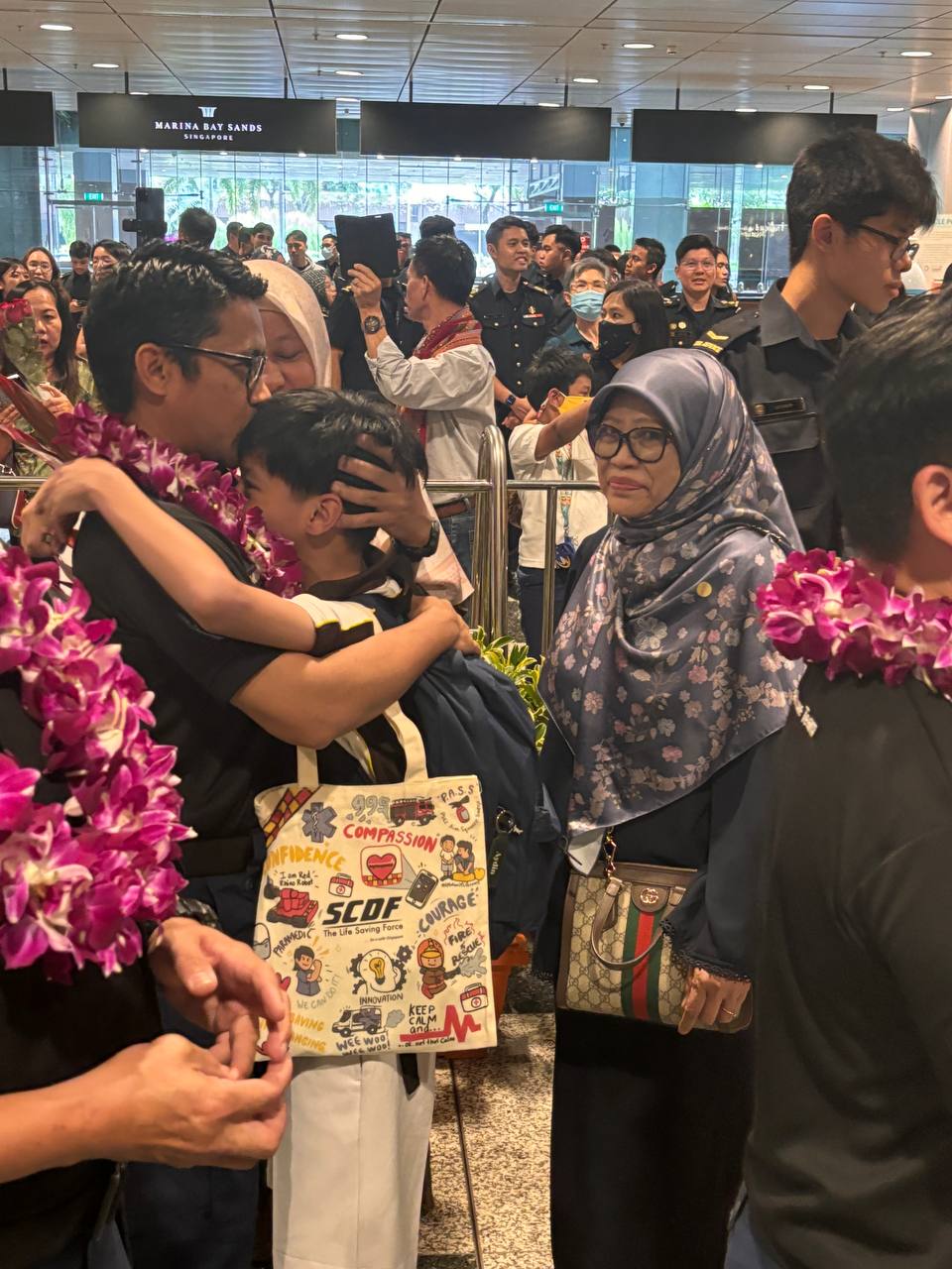 'Thank you for your service': Around 400 people welcome SCDF contingent ...