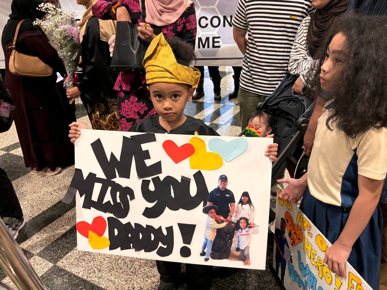 'Thank you for your service': Around 400 people welcome SCDF contingent ...