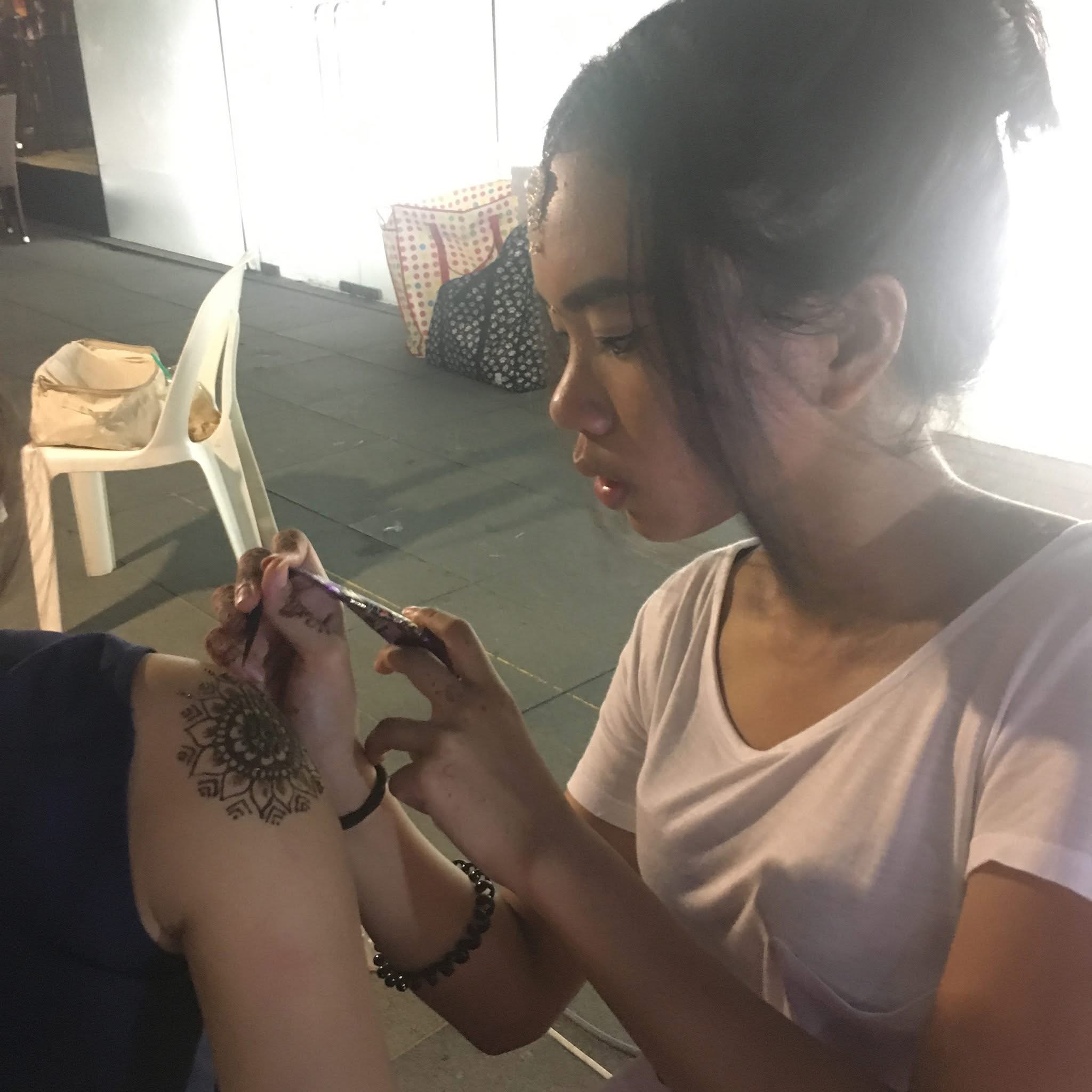 S'porean, 24, started henna business at 16, expands customer base to Paris - Mothership.SG ...