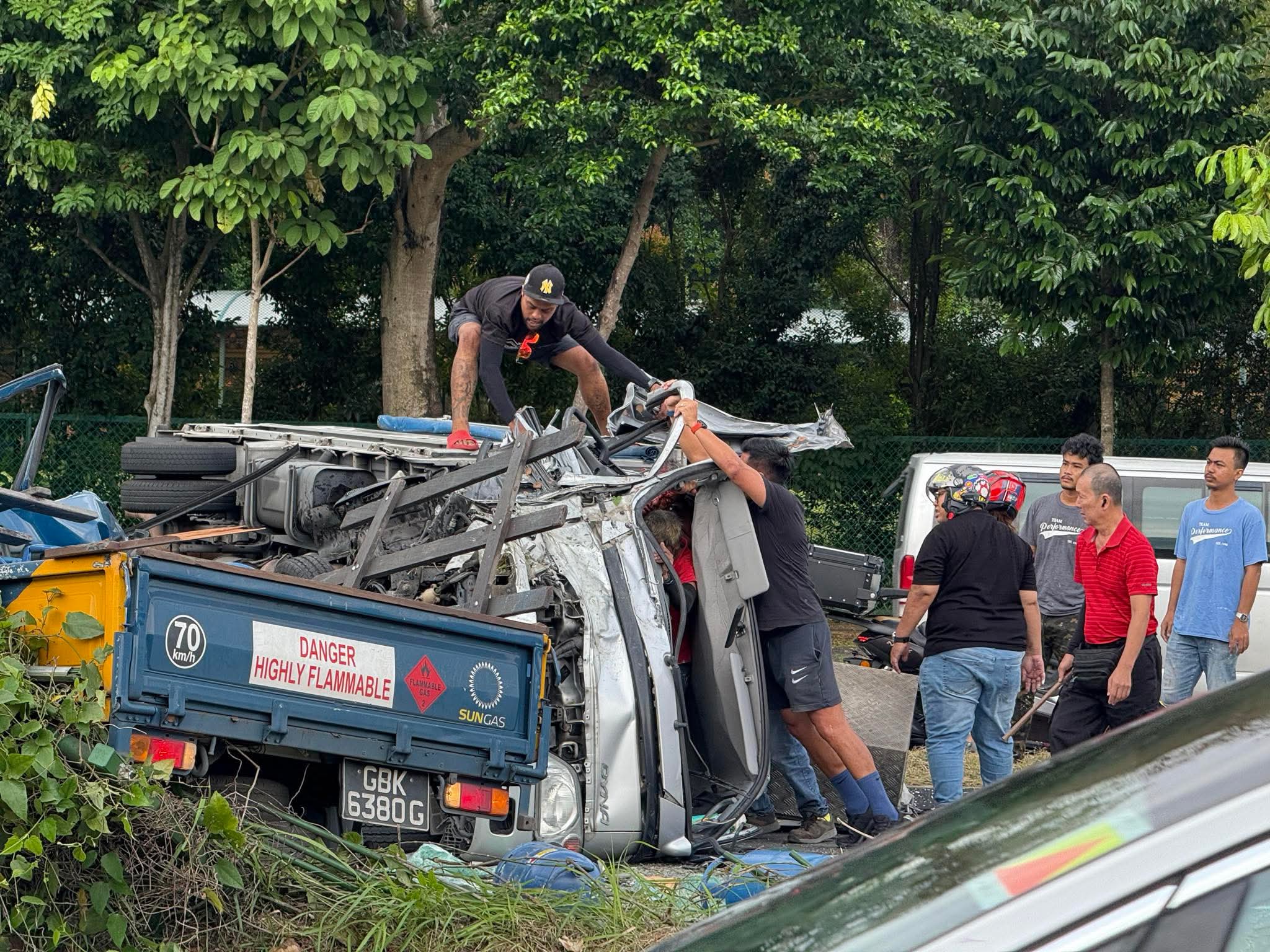 Good Samaritans help lorry drivers in fatal Braddell Road accident, 1 ...