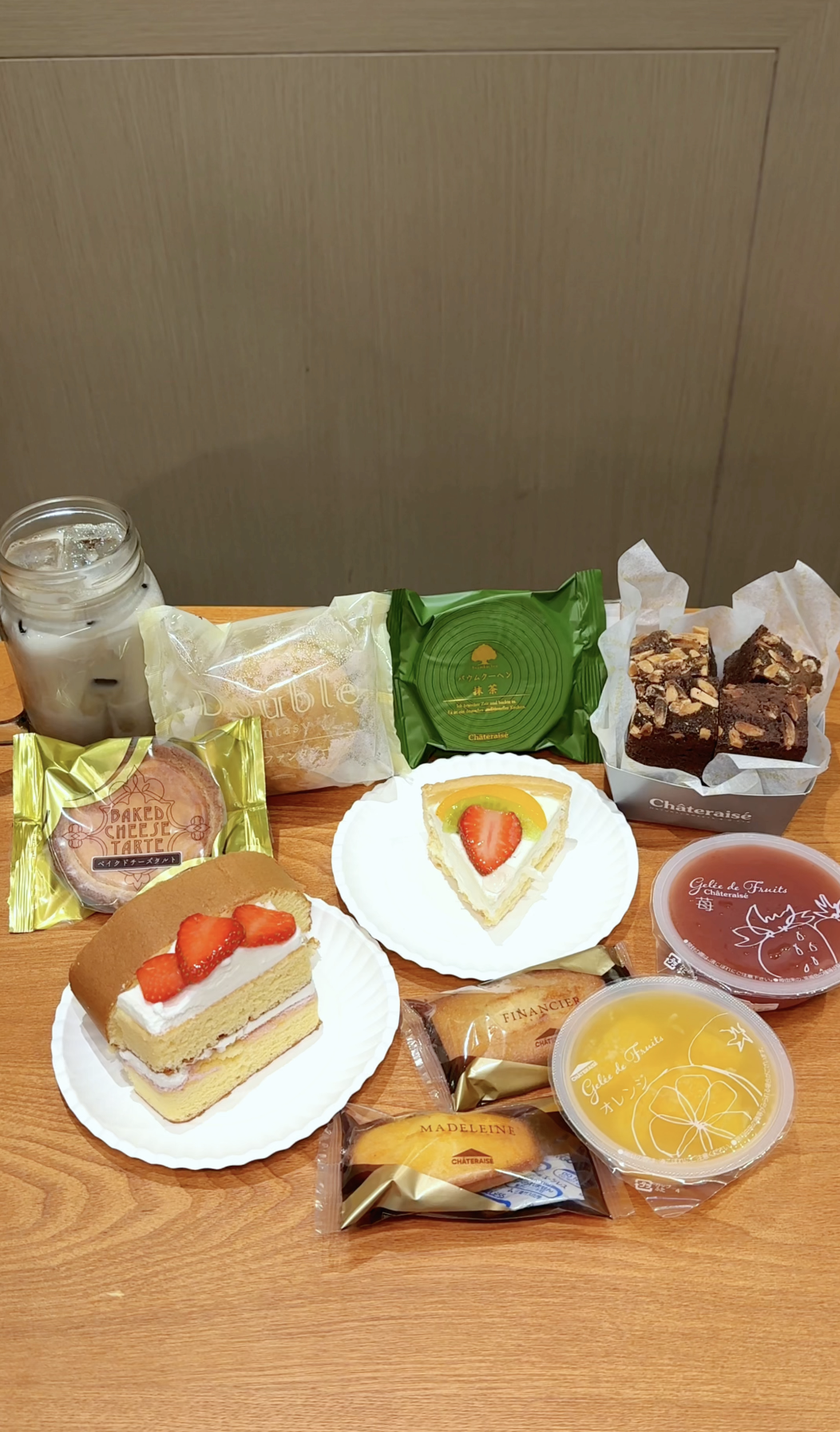 Chateraise at Compass One has dessert buffet for S$25+ on weekdays ...