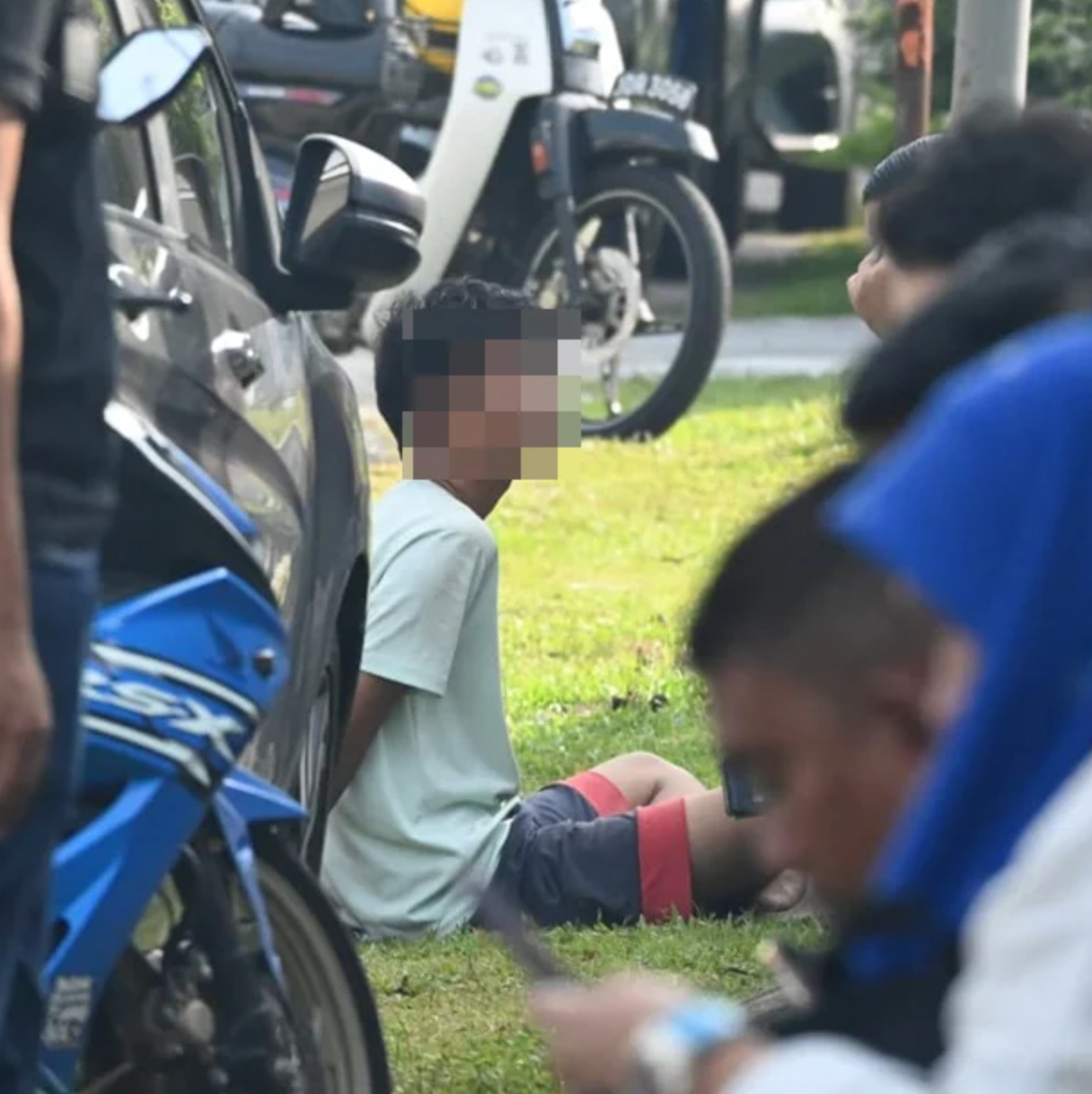 M'sia double murder: Boy, 17, allegedly stabbed mum & older brother to ...
