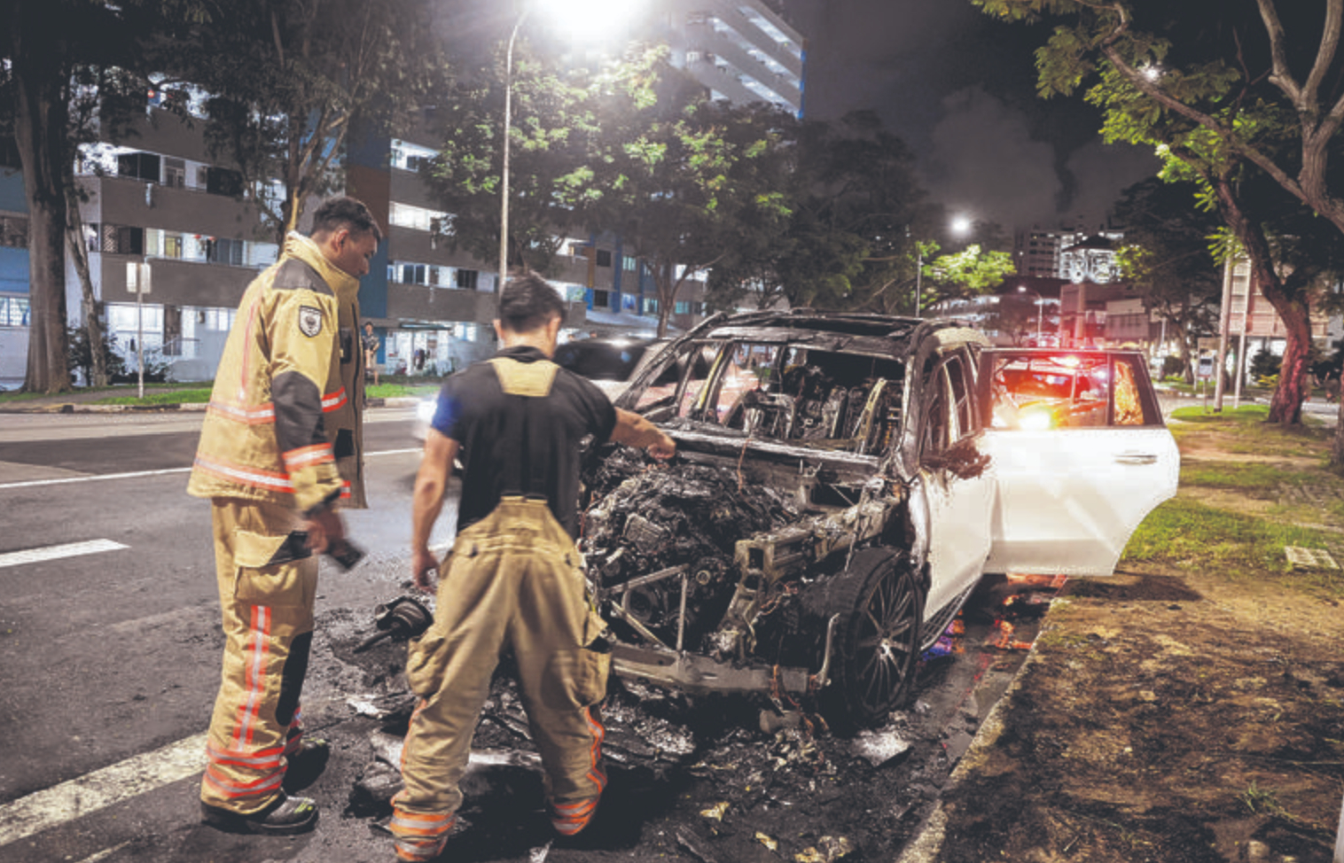 Dad & daughter got out of Mercedes in Serangoon just before car burst ...