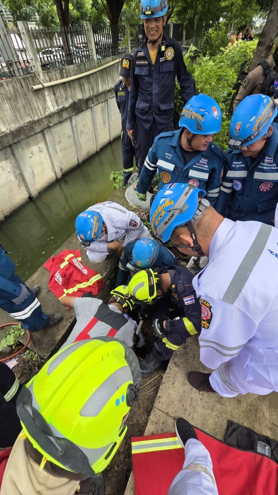 Naked US man rescued from drainage pipe in Bangkok condo - Mothership ...