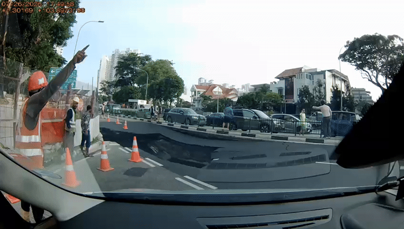 Dashcam footage shows moment Tanjong Katong sinkhole open - Mothership ...