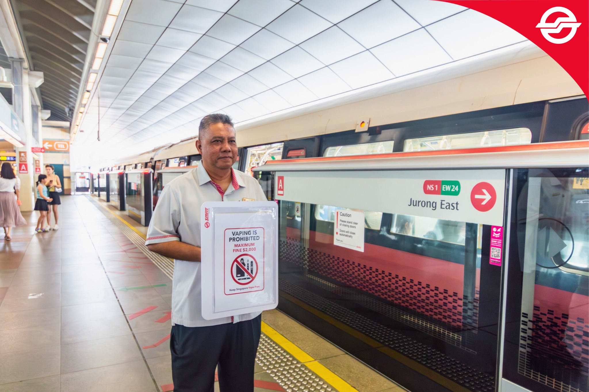 SMRT staff personally reminds passenger with sign that vaping leads to ...