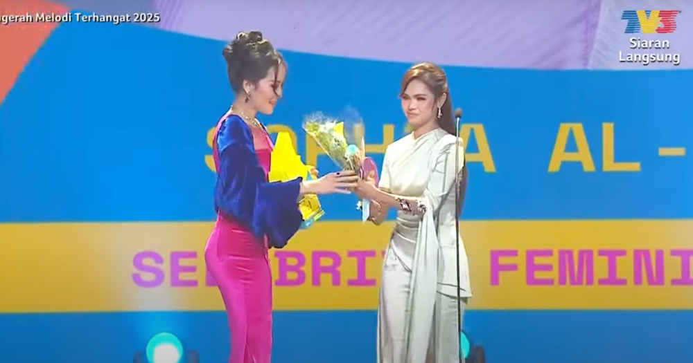 M’sia singer Bella Astillah presents award to woman who allegedly had ...