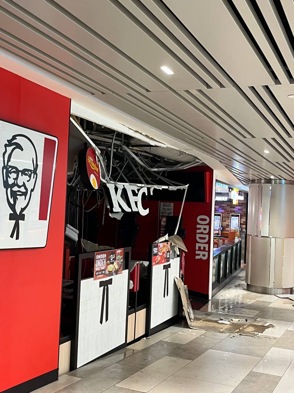 Ceiling at KFC in City Square Mall collapses, brown water seen flooding ...