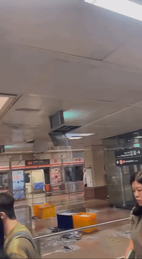 Water leaking from ceiling at Raffles Place MRT, affected area cordoned ...