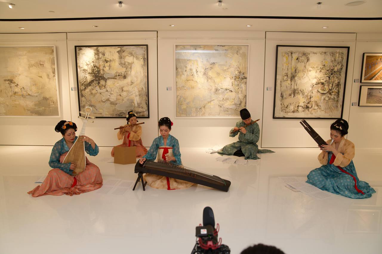 Free mooncakes sampling, hanfu try-ons & giant inflatable rabbits to ...