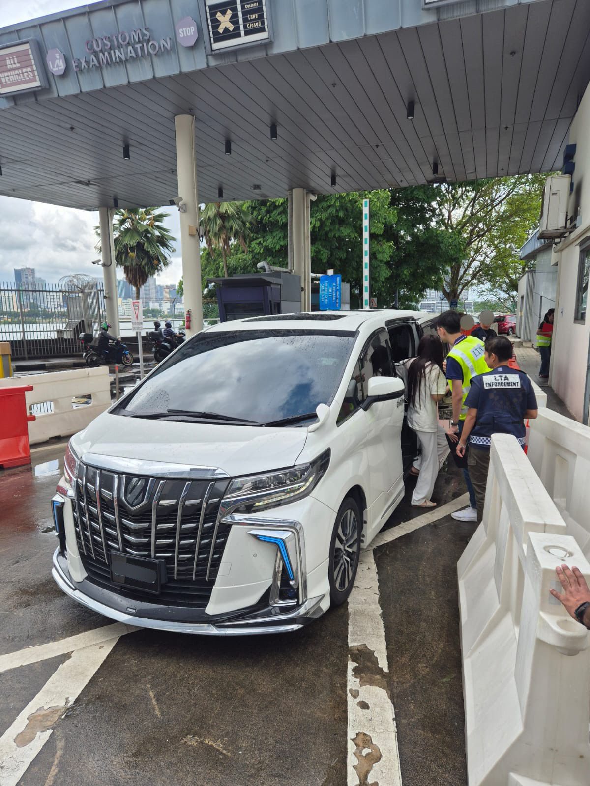 10 more vehicles impounded in S'pore for providing illegal cross-border services, brings total ...