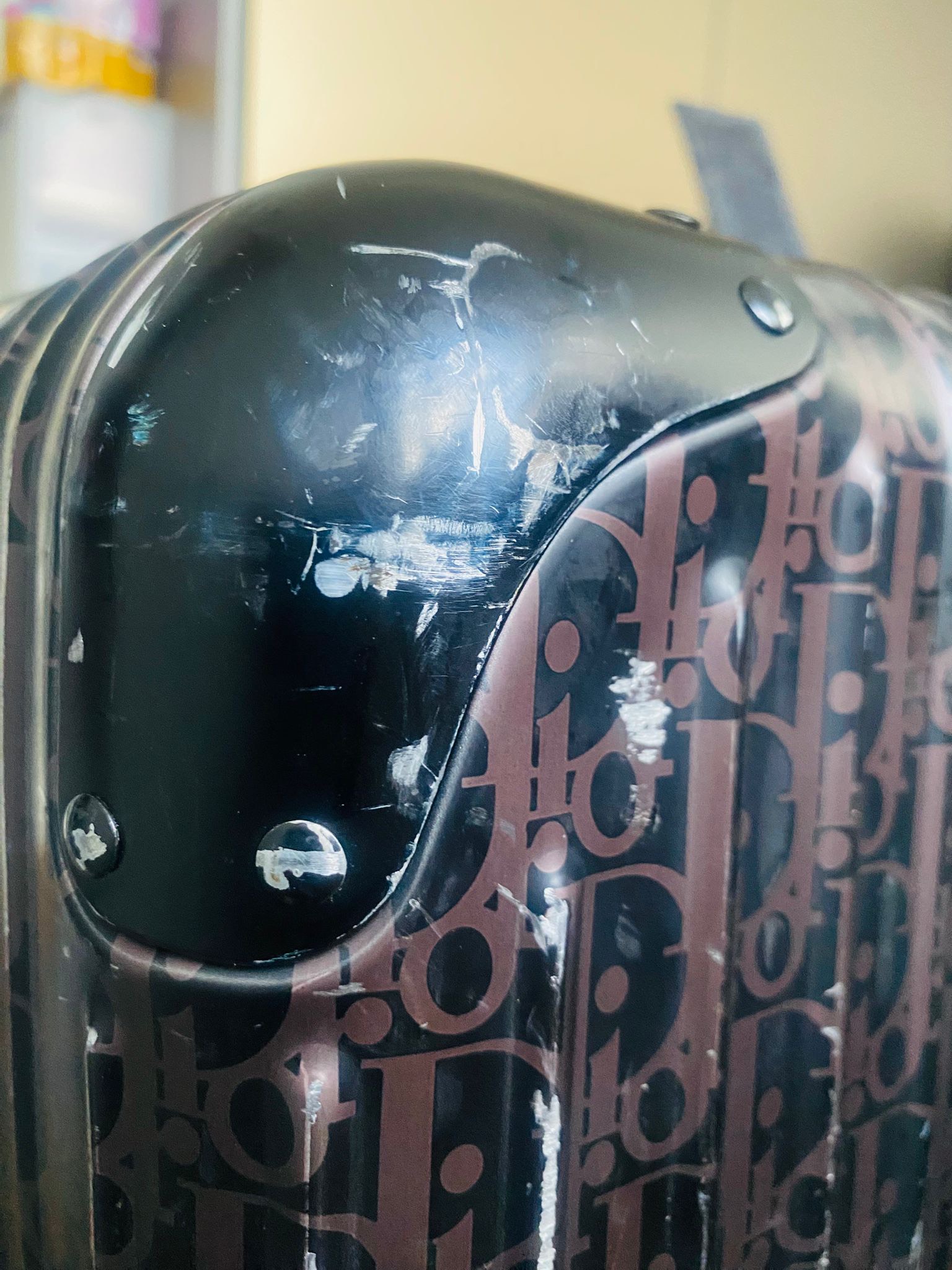 SIA business class passenger can't recline faulty seat on 6-hour flight ...